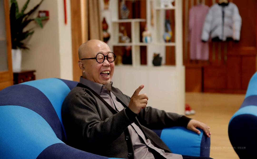 Stars appeared at Li Jianhua's memorial service. Cai Ming cried and was helped by others. Jiang ...