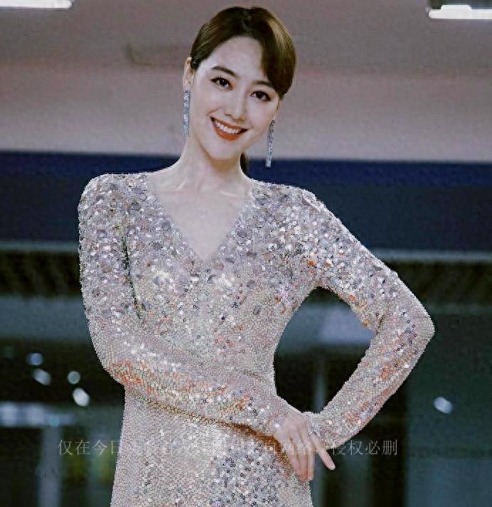 Li Yong, a popular female host, was fired by CCTV. She was once deeply involved in scandals and ...