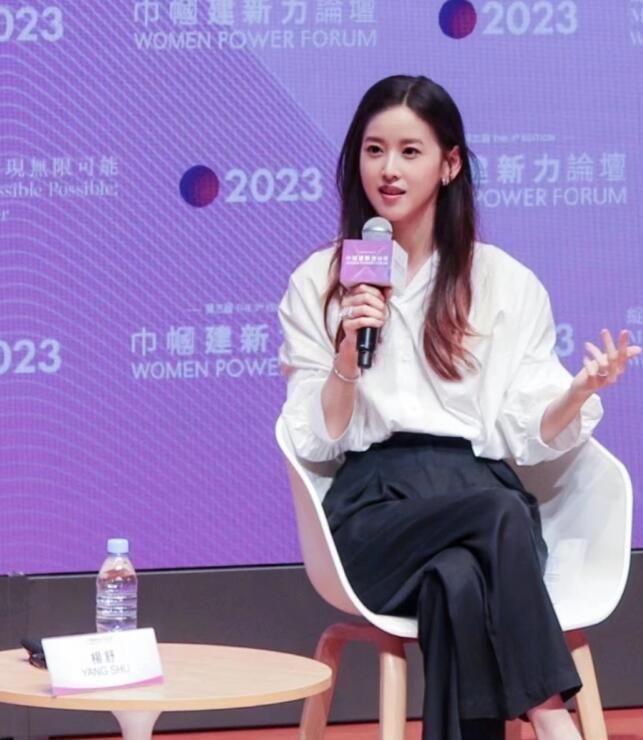 Zhang Zetian appeared in London dressed plainly, and his bare-faced ...