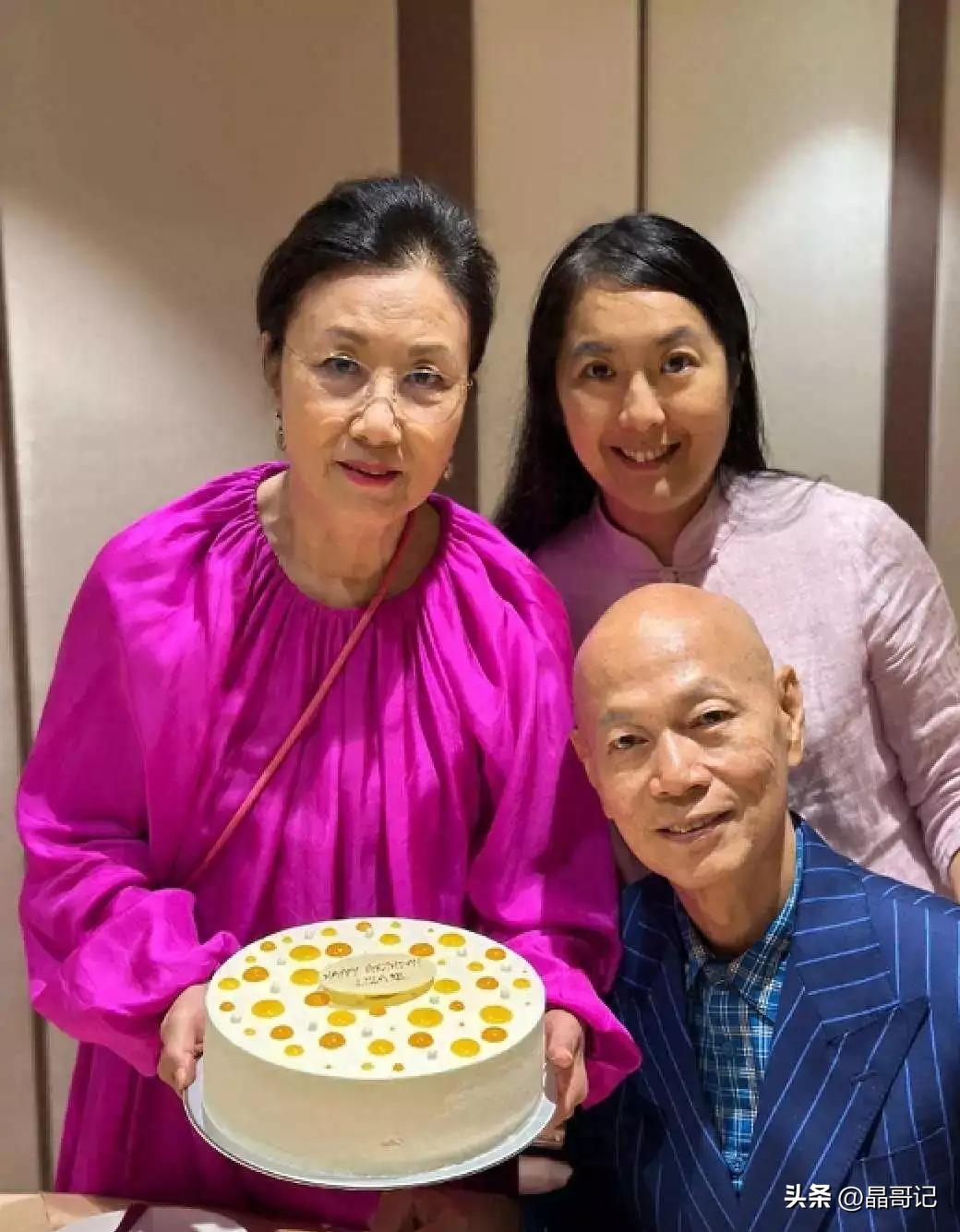 Wang Mingquan is still so beautiful at the age of 76. Her hair is ...
