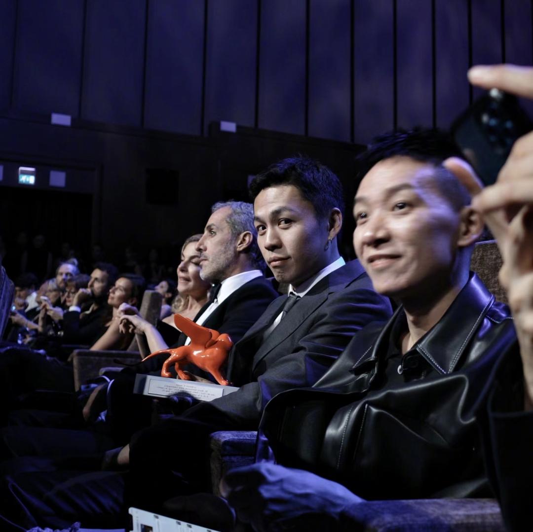 Li Hongqi won the Venice Future Lion Award and officially announced his ...