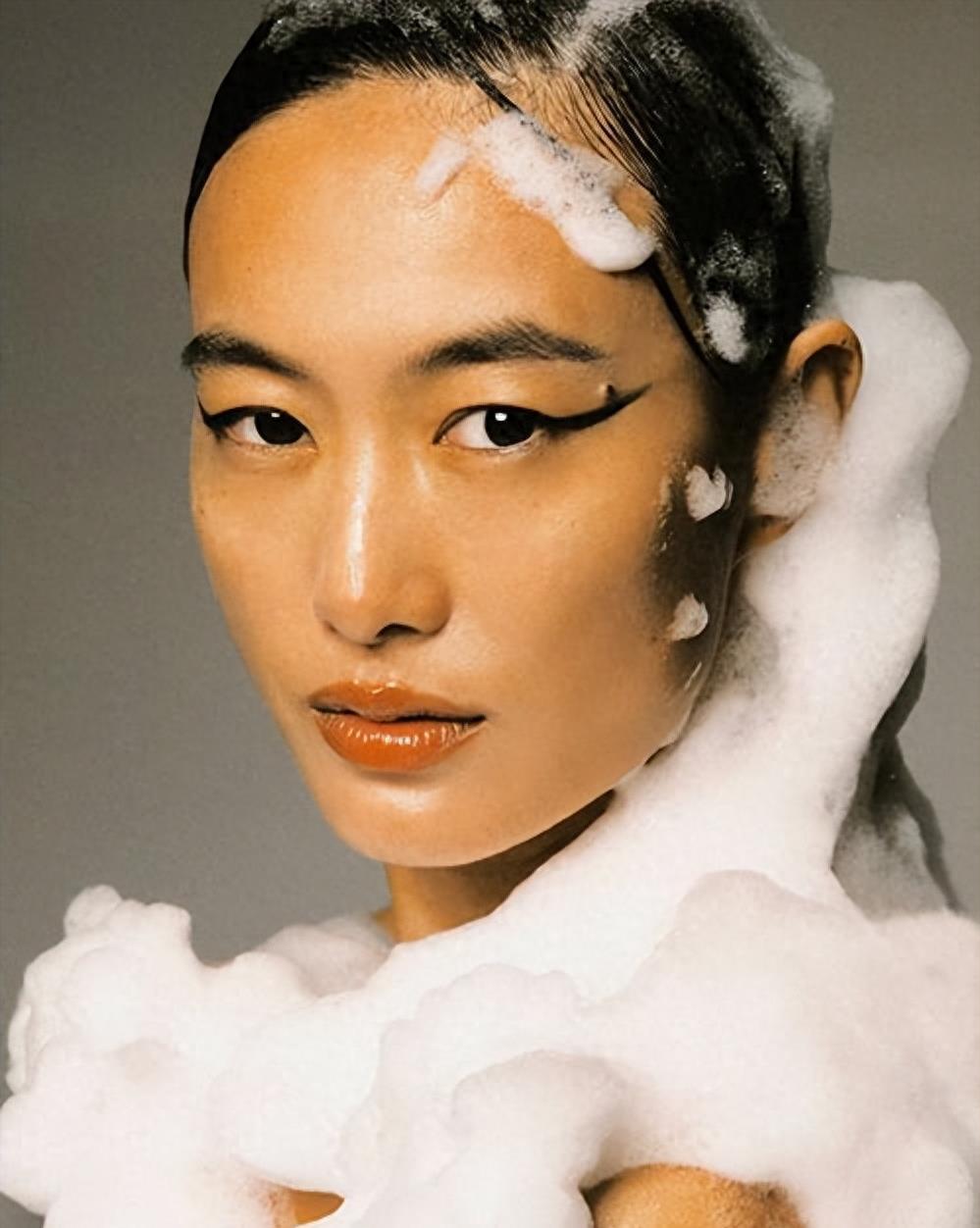 The proprietress of Huayi "became famous immediately" and gave up her ...