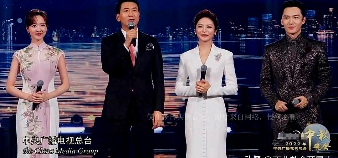 The ceiling of the Chinese-style party relies on 6 highlights and one ...