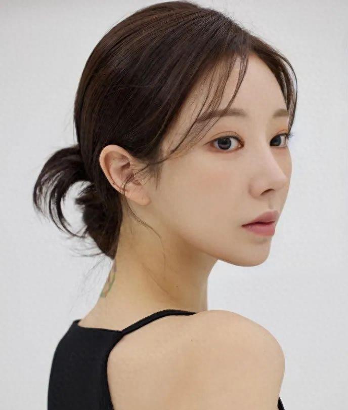 Stunning internet celebrity Jerry.N.Jelly shows off her stunning ...