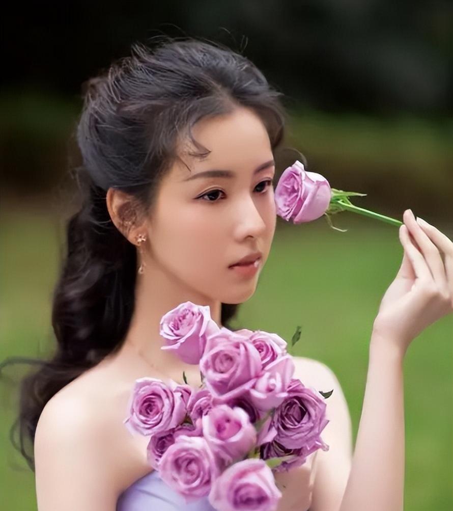 Chigua: Wang Churan, Huang Xiaoming, Ding Yuxi, Bailu, Chen Duling ...