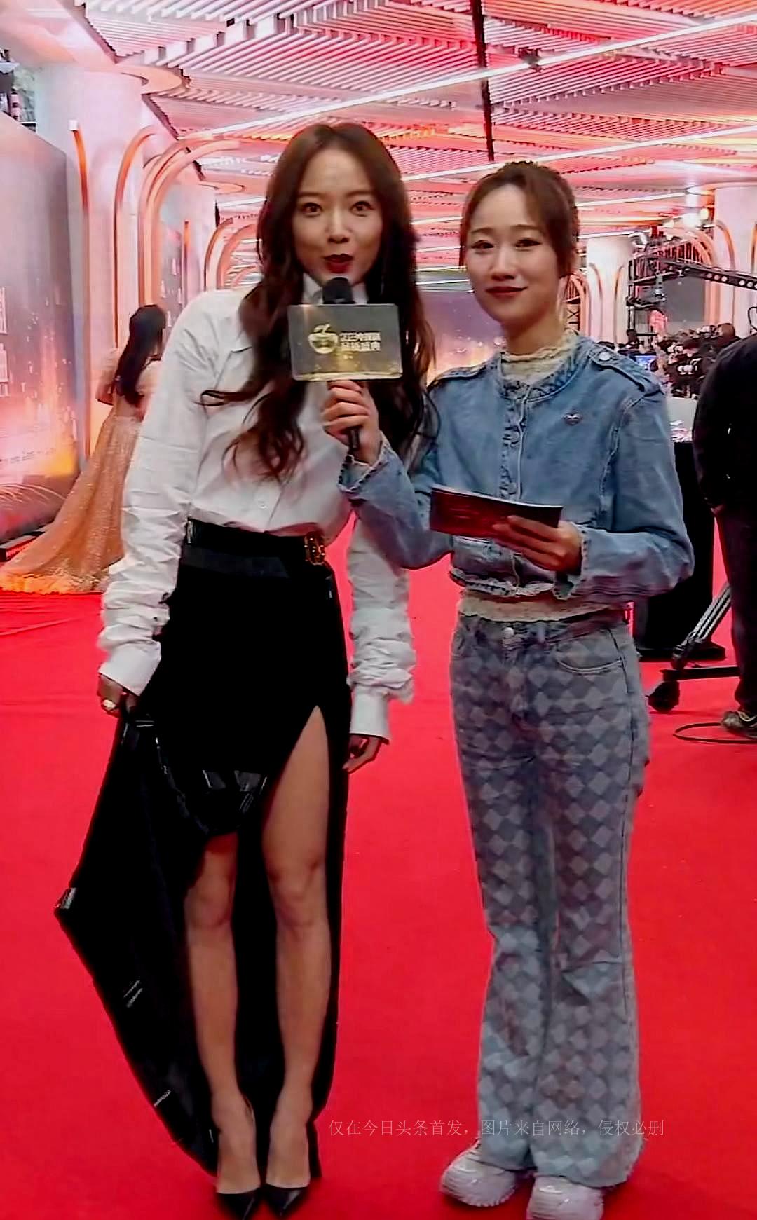 On this day, Zhang Meng half exposed her breasts, and Li Xiaoran's beautiful back was not as ...