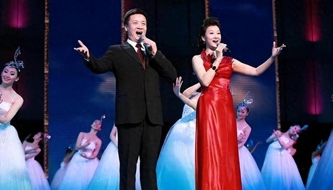 The famous singer Yan Weiwen accompanied his wife to fight cancer for ...