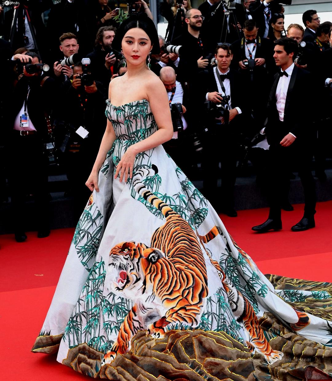 The designer behind Fan Bingbing's dragon robe, phoenix robe, tiger ...