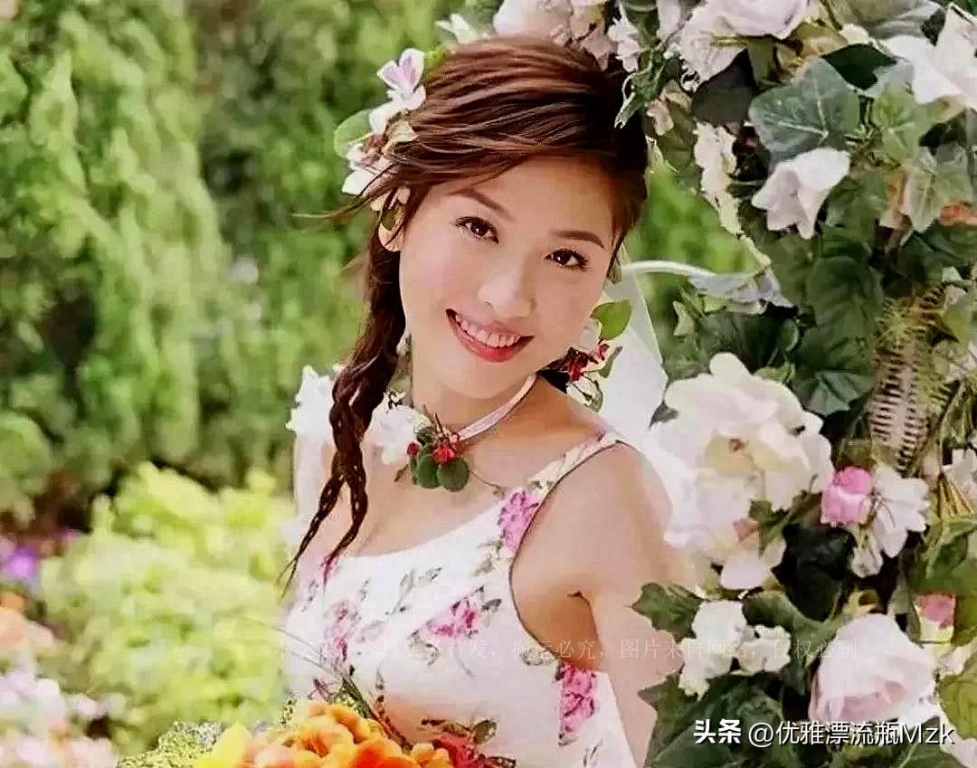 She was involved in Edison Chen's pornographic photo scandal and took a group photo, which ...