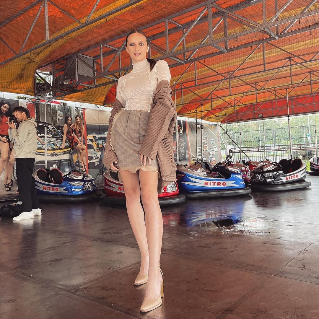 Double-faced female artist Stacy Cruz, a tall beauty from the Czech ...