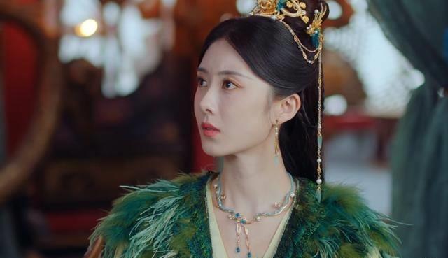 "The Hidden God" comes with its own BGM. As the second female lead, Hua ...