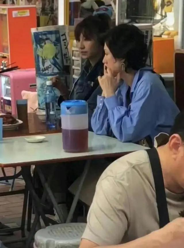 Sammo Hung is blessed with a good daughter-in-law: Zhou Jiawei is filial to his parents-in-law ...