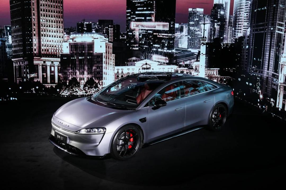 Huawei's first sedan, the Smart World S7, is equipped with 800V supercharging for the first time ...