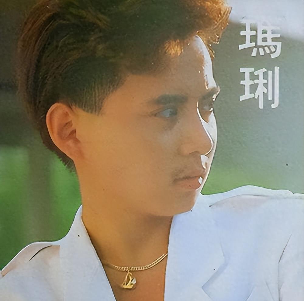 Singer Zhou Feng became popular all over the country with his song ...