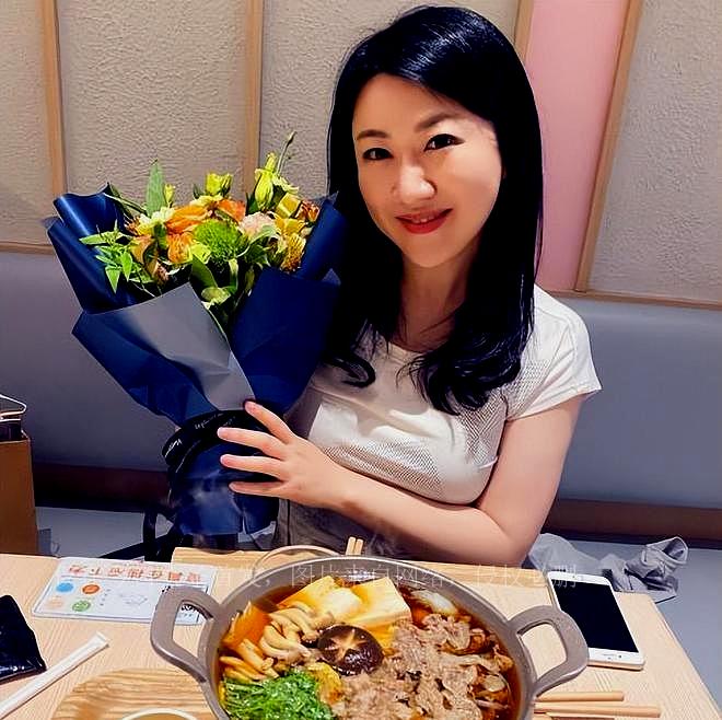 Yang Lei from Dragon TV has a gentle and elegant temperament. She has ...