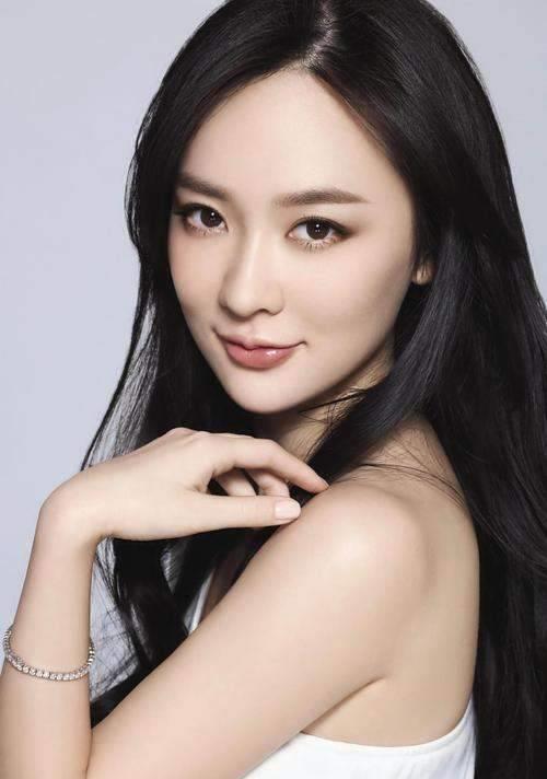 43-year-old Huo Siyan is ambitious and charming! - iNEWS