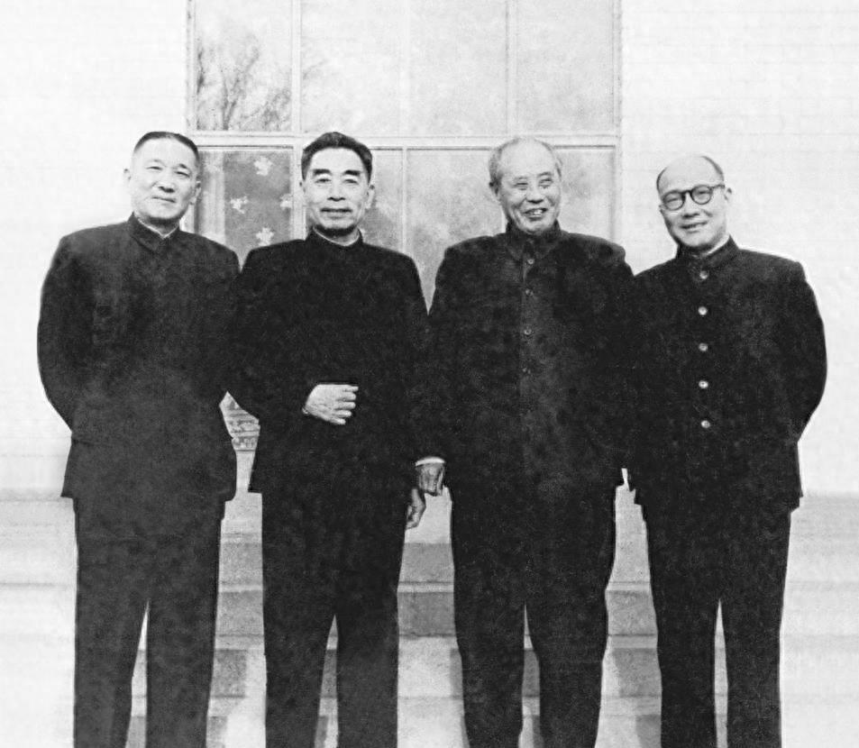 In 1984, when Premier Zhou's brother went to Xihua Hall, Deng Yingchao sighed: Today I want to ...