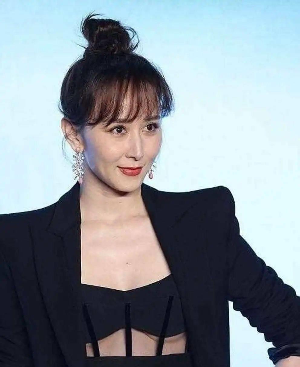 The original picture is really "material"! 45-year-old Hu Jing is so ...