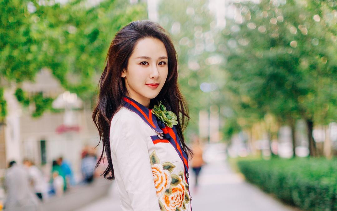 Entertainment Comments: Xiao Zhan, Liu Shishi, Yang Zi, Hou Minghao ...