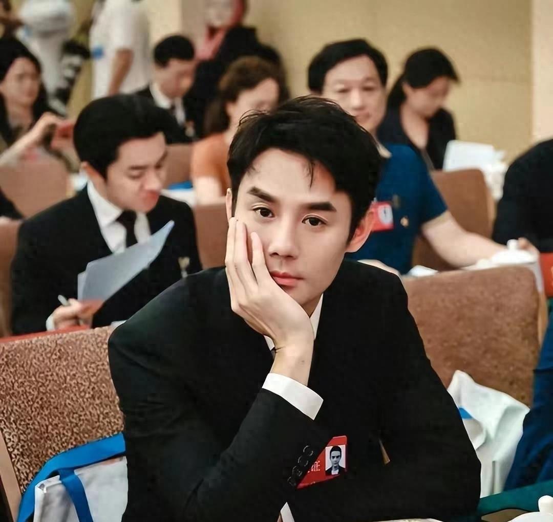 Yes, I will disappear if I am not filming. Wang Kai is in another circle outside the ...