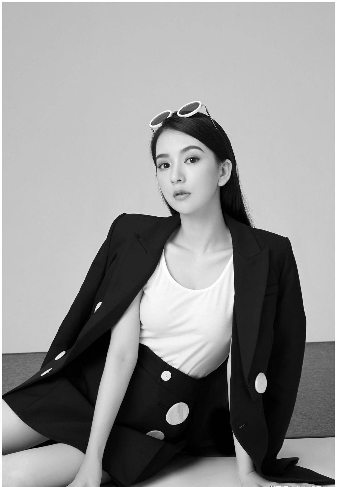 Charming goddess Fang Yuan, 36 years old, sexy and invincible! - iMedia