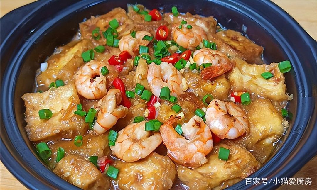 Shrimp tofu stew with seasonal appetizers, the taste of the restaurant ...