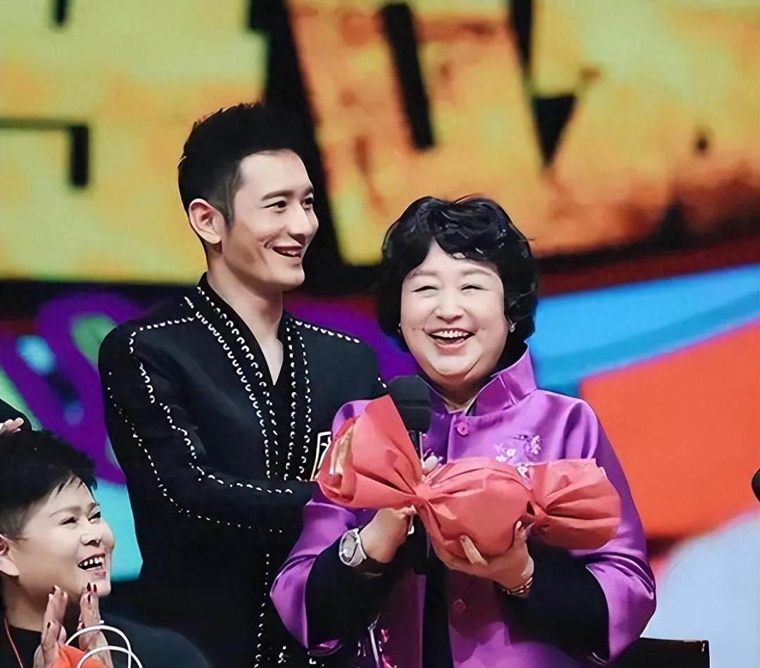 Zhang Suxia! It turns out that she is Huang Xiaoming's biological ...