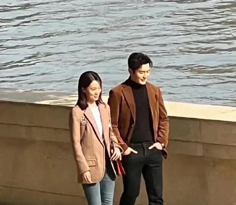 Shocked! Huang Xiaoming and Zhang Xiaofei walked into the marriage hall, so perfect! - iNEWS