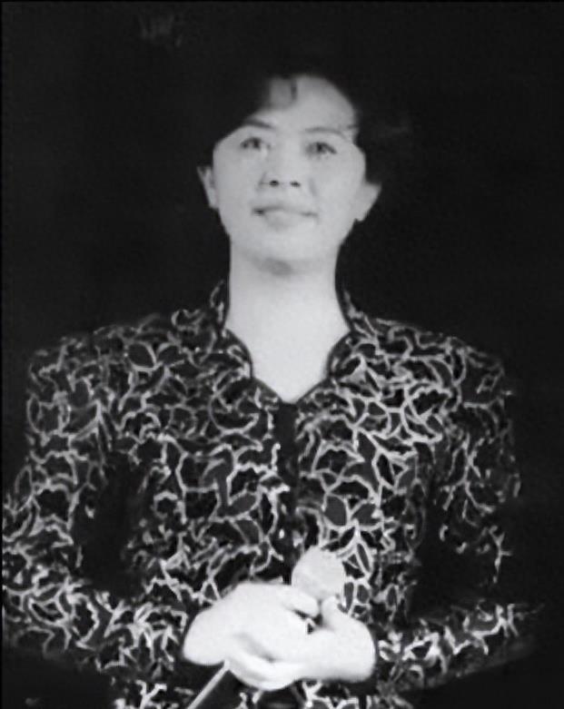 Rejuvenation: The super female host returns to the bright stage! - iNEWS