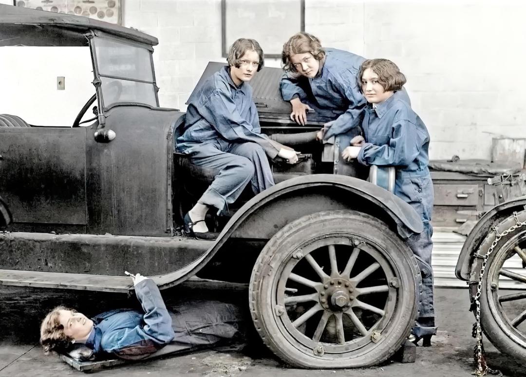 Shocking revelation: 20 extremely rare historical photos! - iNEWS