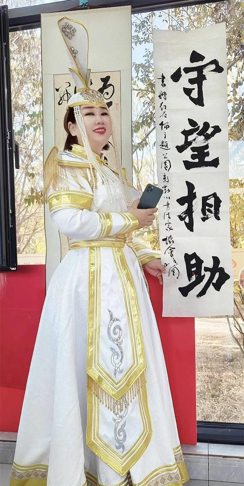 The Charming Journey of "Prairie Nightingale" Solenga - iNEWS