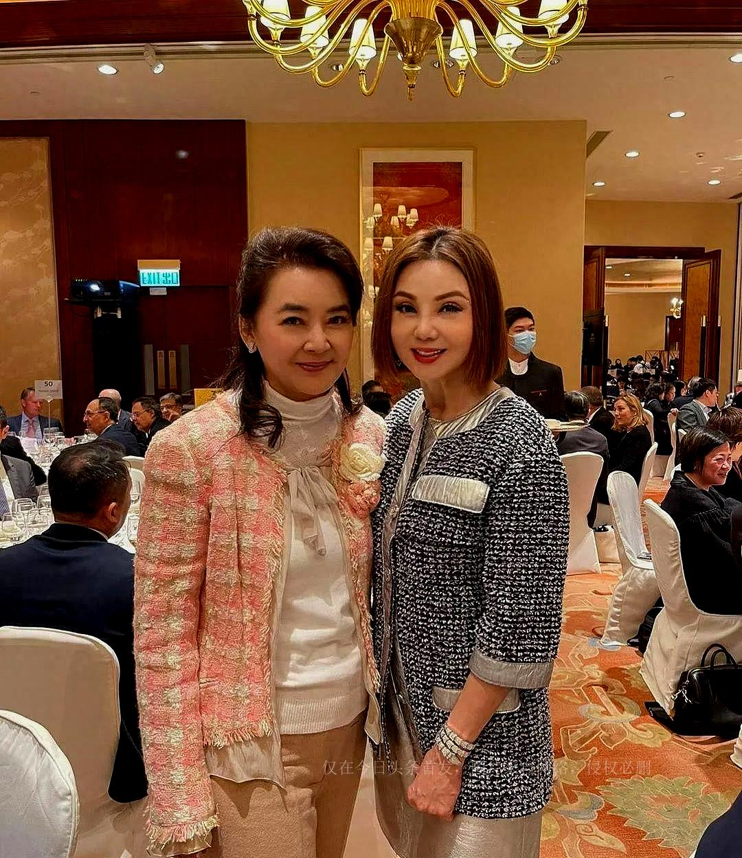 After 28 years of divorce, a Hong Kong lady still stands in the C ...