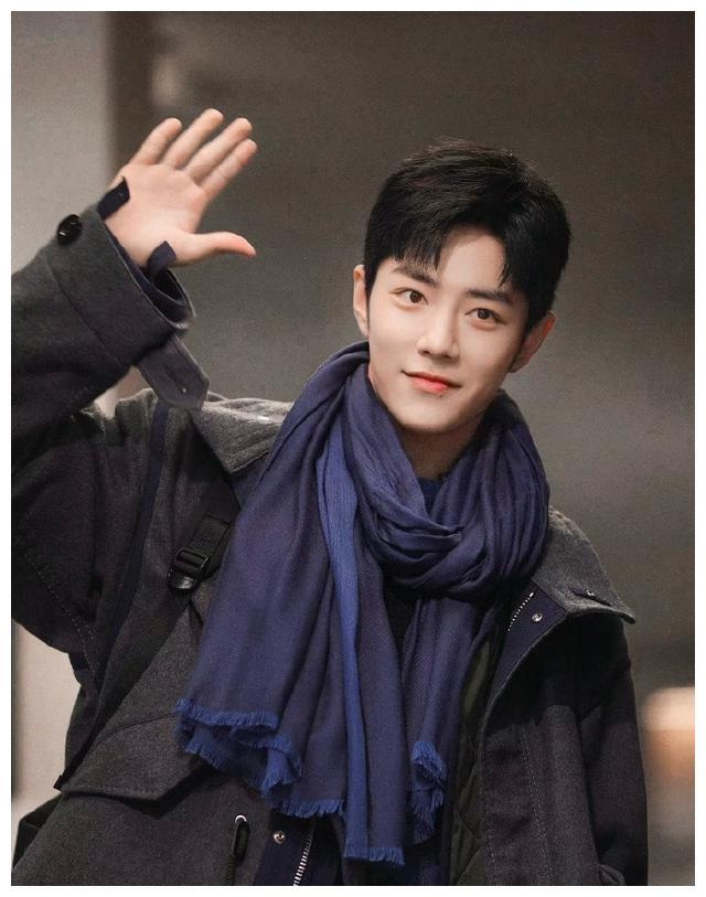 "The Sun with Me" started broadcasting, and Xiao Zhan posted an article ...