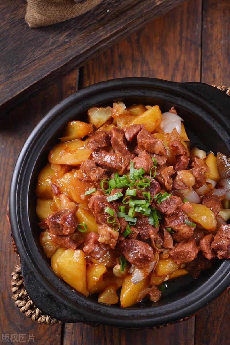 The classic home-cooked dish of beef brisket stewed with potatoes. The ...