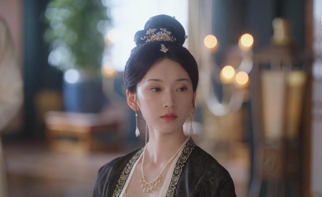 Five old men support "New Life Begins", with an average age of 54, and ...