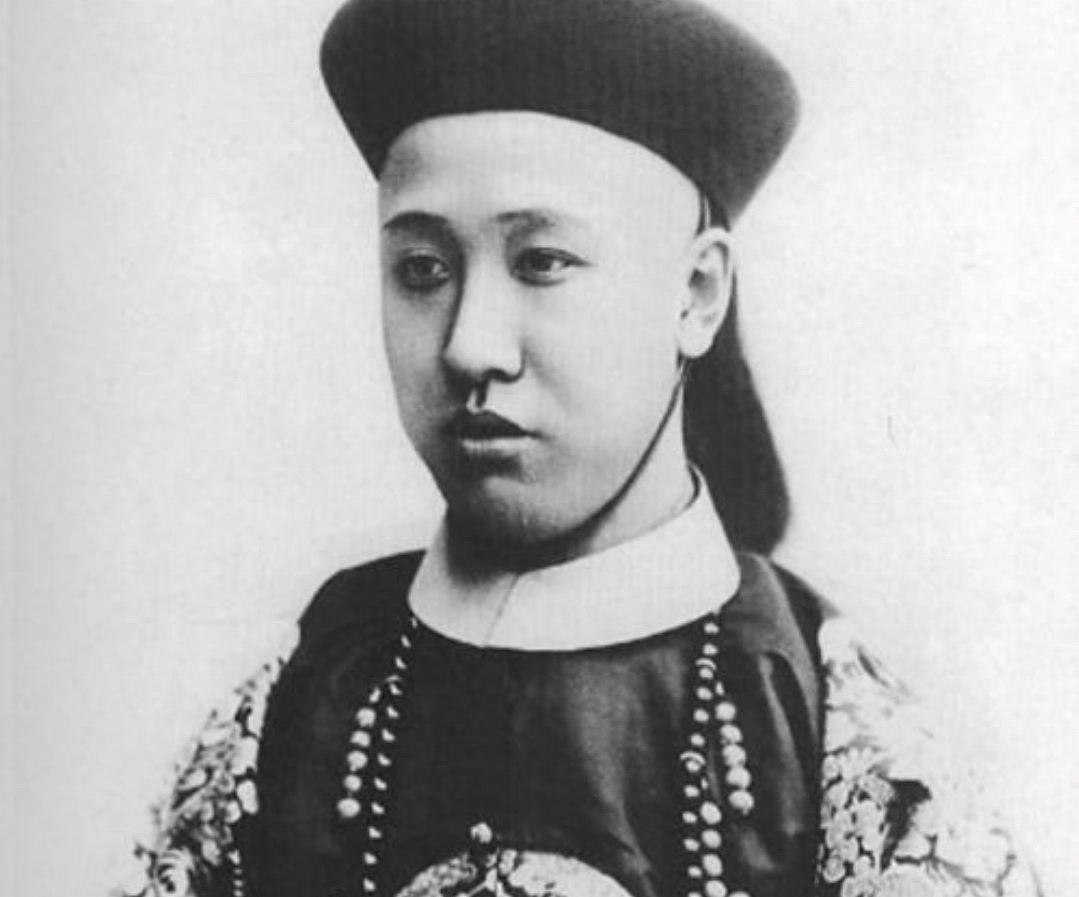 She was the last princess of the Qing Dynasty. When she was dying in ...