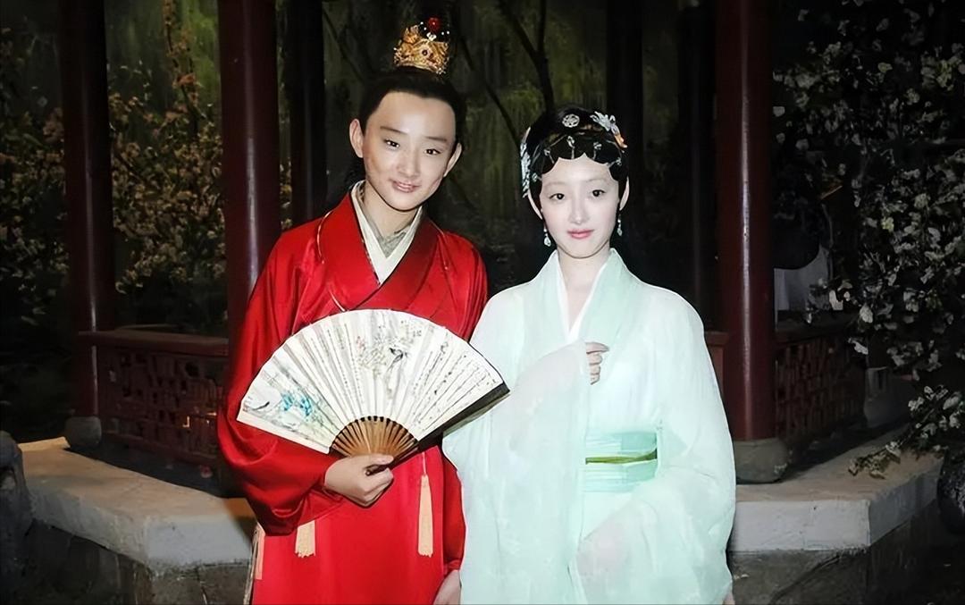 Jia Baoyu and Xi Ren have tasted the forbidden fruit for many years ...