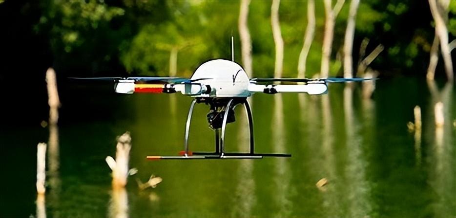 How cool is the design of an amphibious quadcopter drone? Its bionic ...