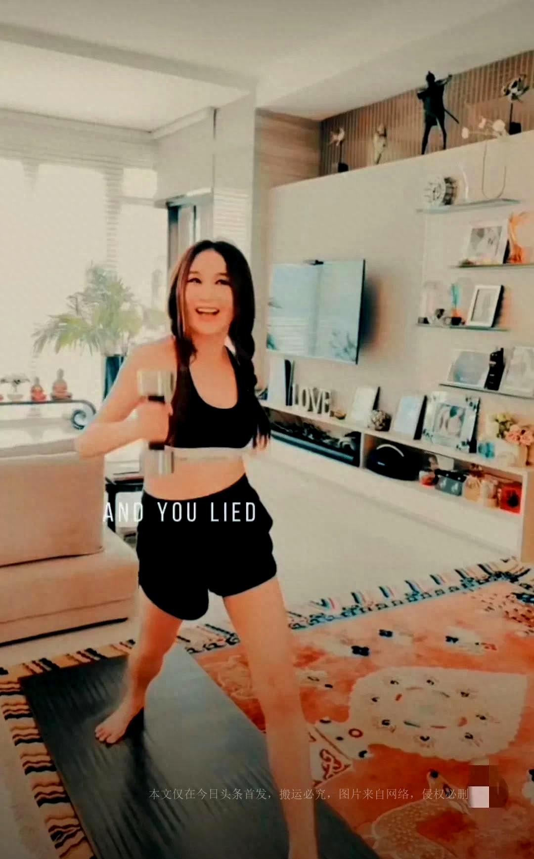 57-year-old Wen Bixia nearly exposed herself while doing difficult ...