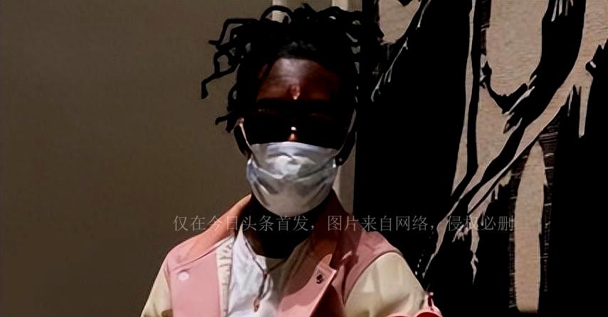 It was so scary. The diamond on his forehead was ripped out by fans ...