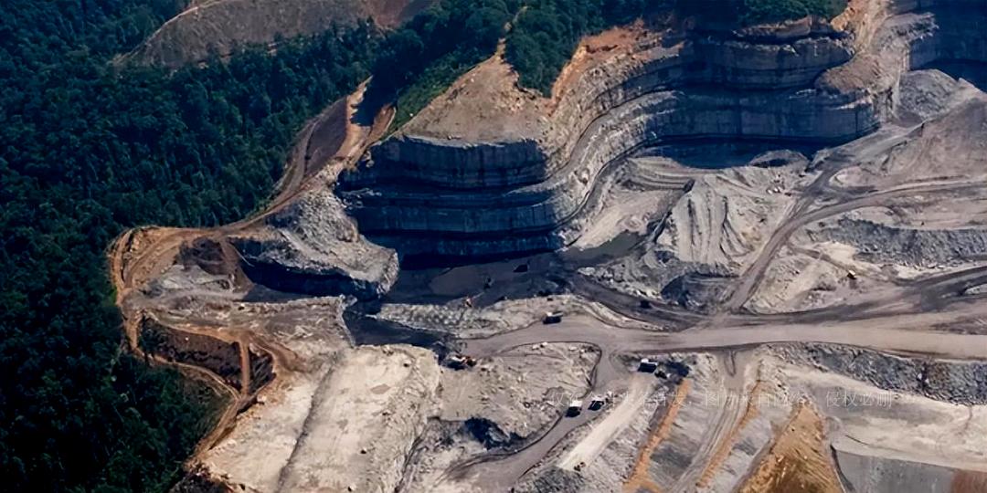 The coal seam is 1 kilometer thick and extends for thousands of ...