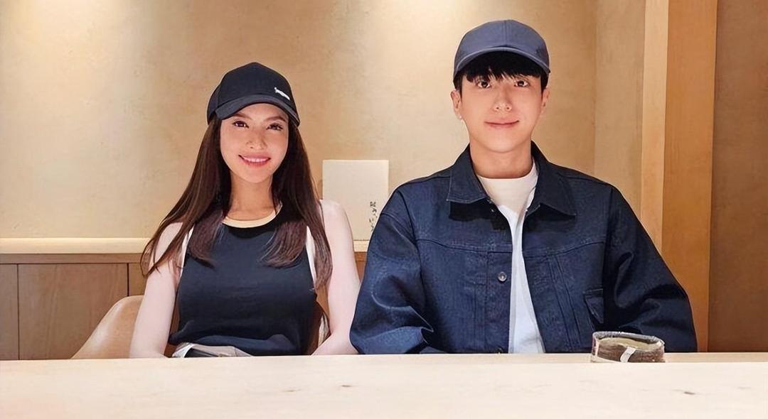 Finally waited for the group photo! Thai star Nonkul posted a couple ...