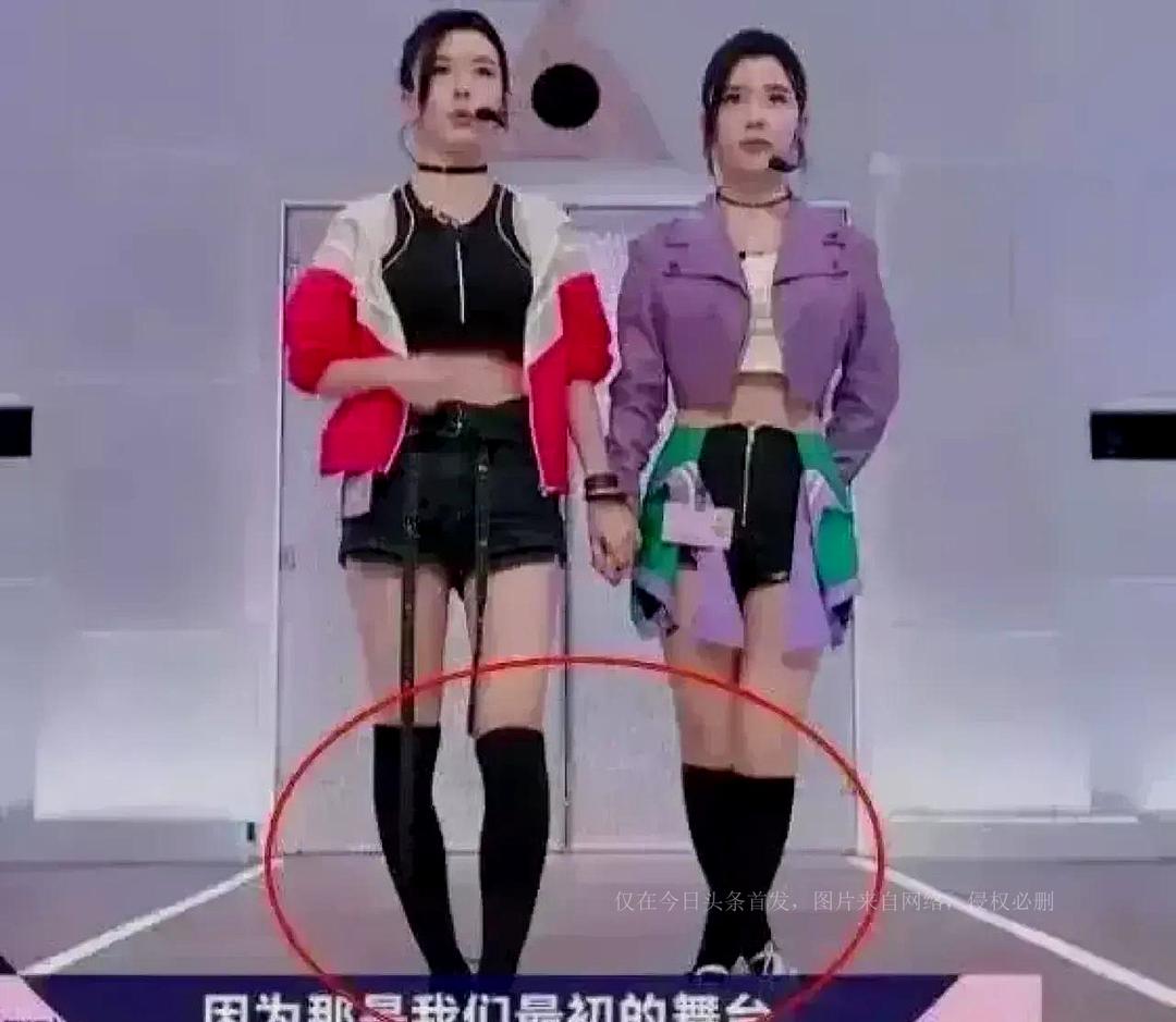 The camera shot was so embarrassing, the O-shaped legs of female ...