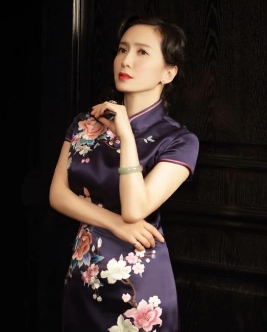 Actor Hu Xiaoting: Married to an ordinary husband, her father and ...