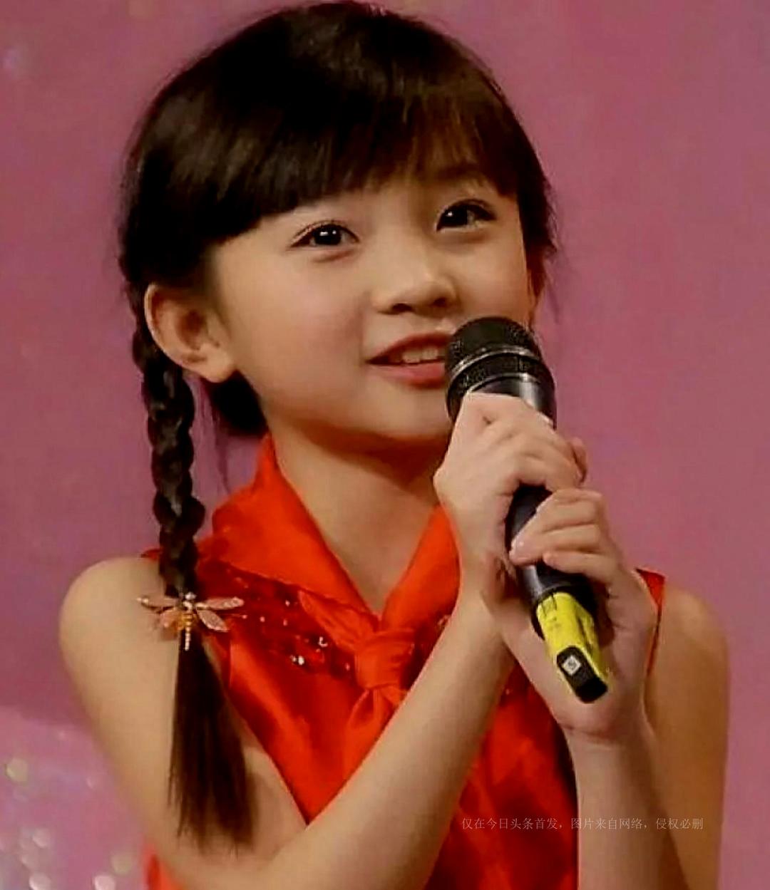 After 15 years, the huge gap between Lin Miaoke and Yang Peiyi may be caused by her mother. - iNEWS