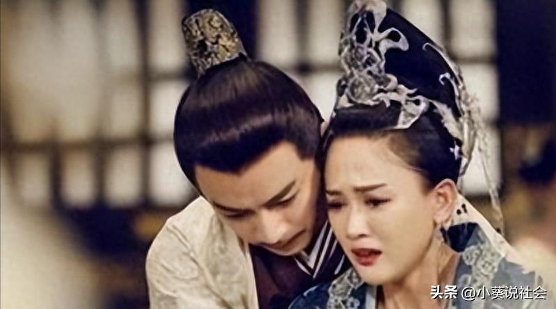 What role did Empress Dugu play during the Kaihuang years, and what was ...