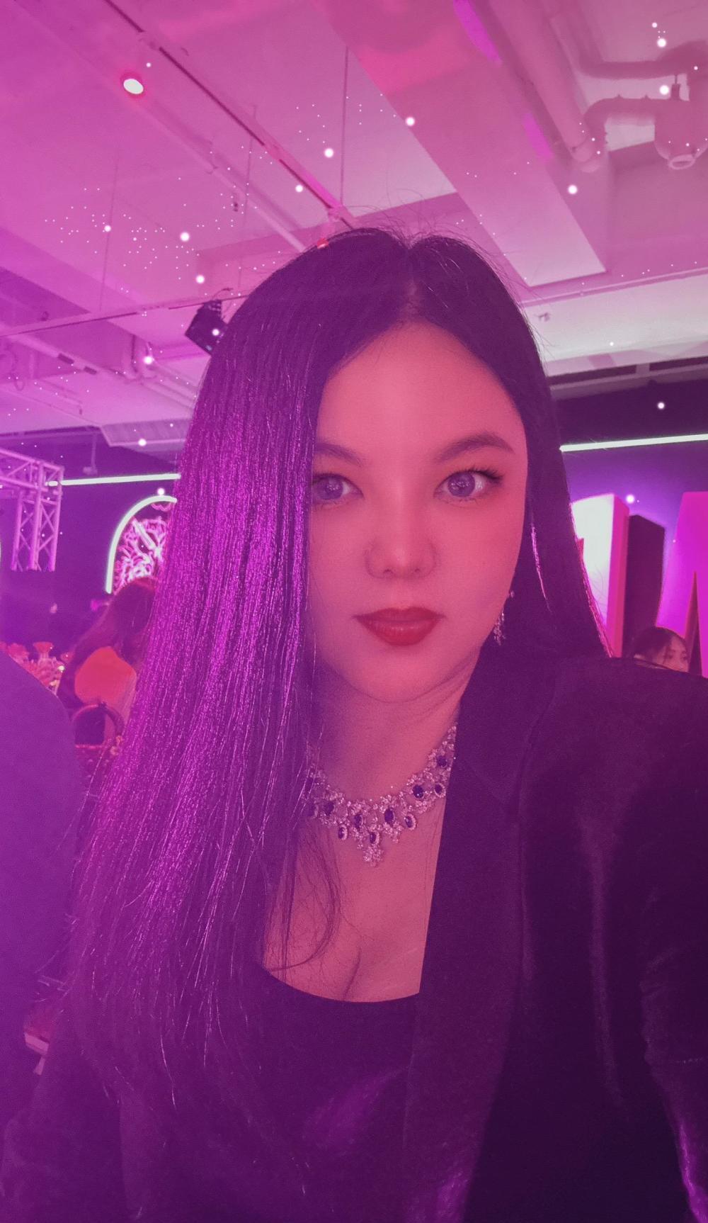 Li Xiang took Wang Shiling to a luxurious dinner and generously shared an intimate photo of her ...