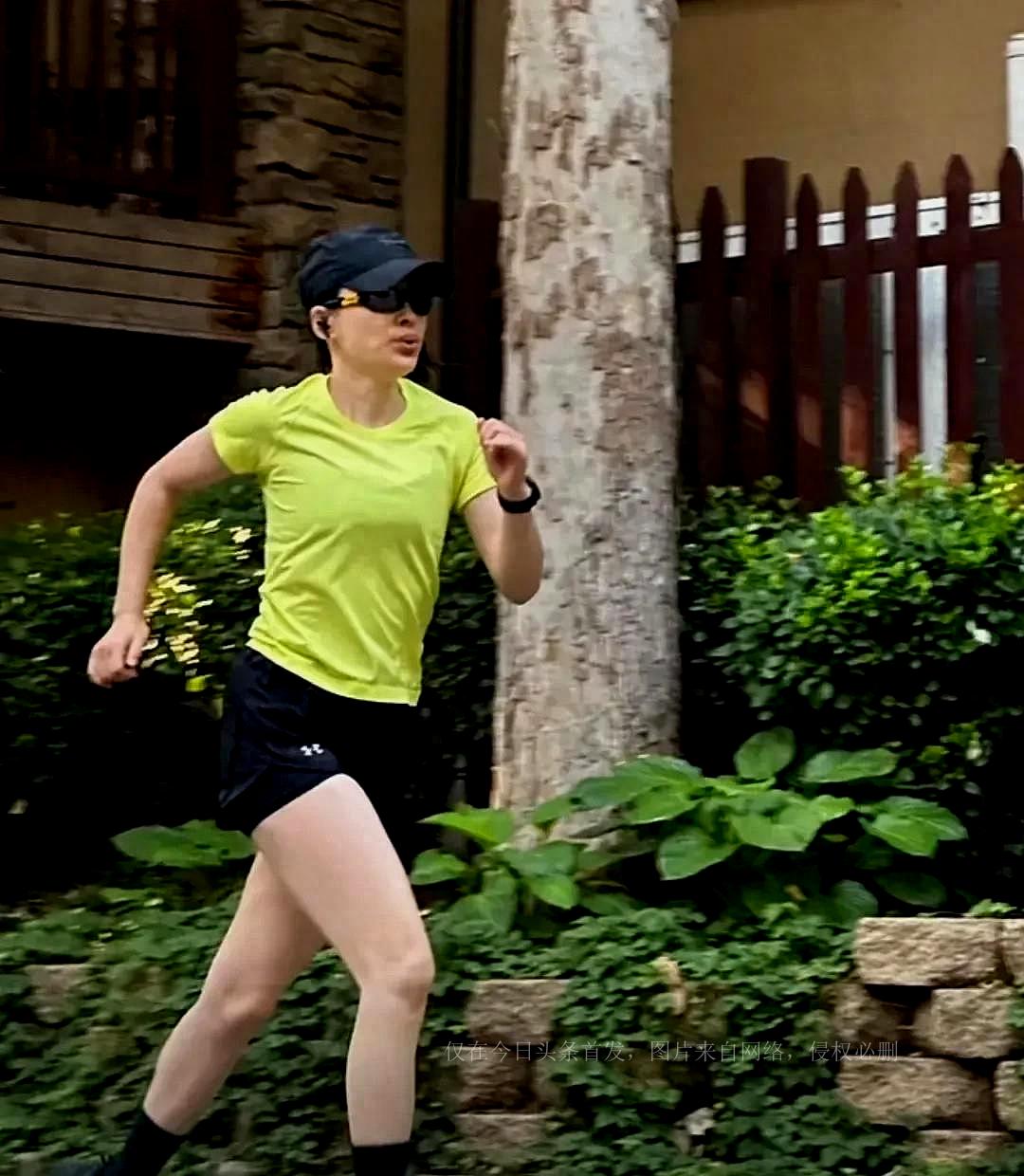 Mei Ting's appearance has changed greatly while running without makeup ...