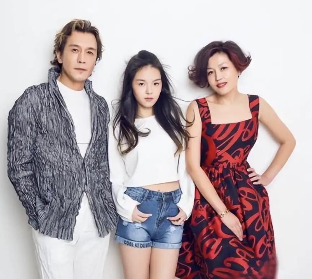 Flowers bloom for a season, Li Yong is in my heart - iNEWS