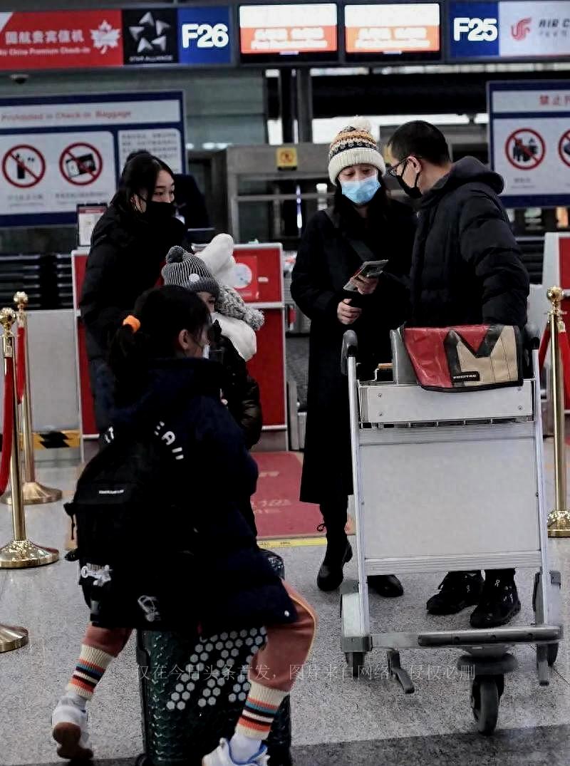 Mei Ting and Zeng Jian's family of four travel together warmly. The 9 ...